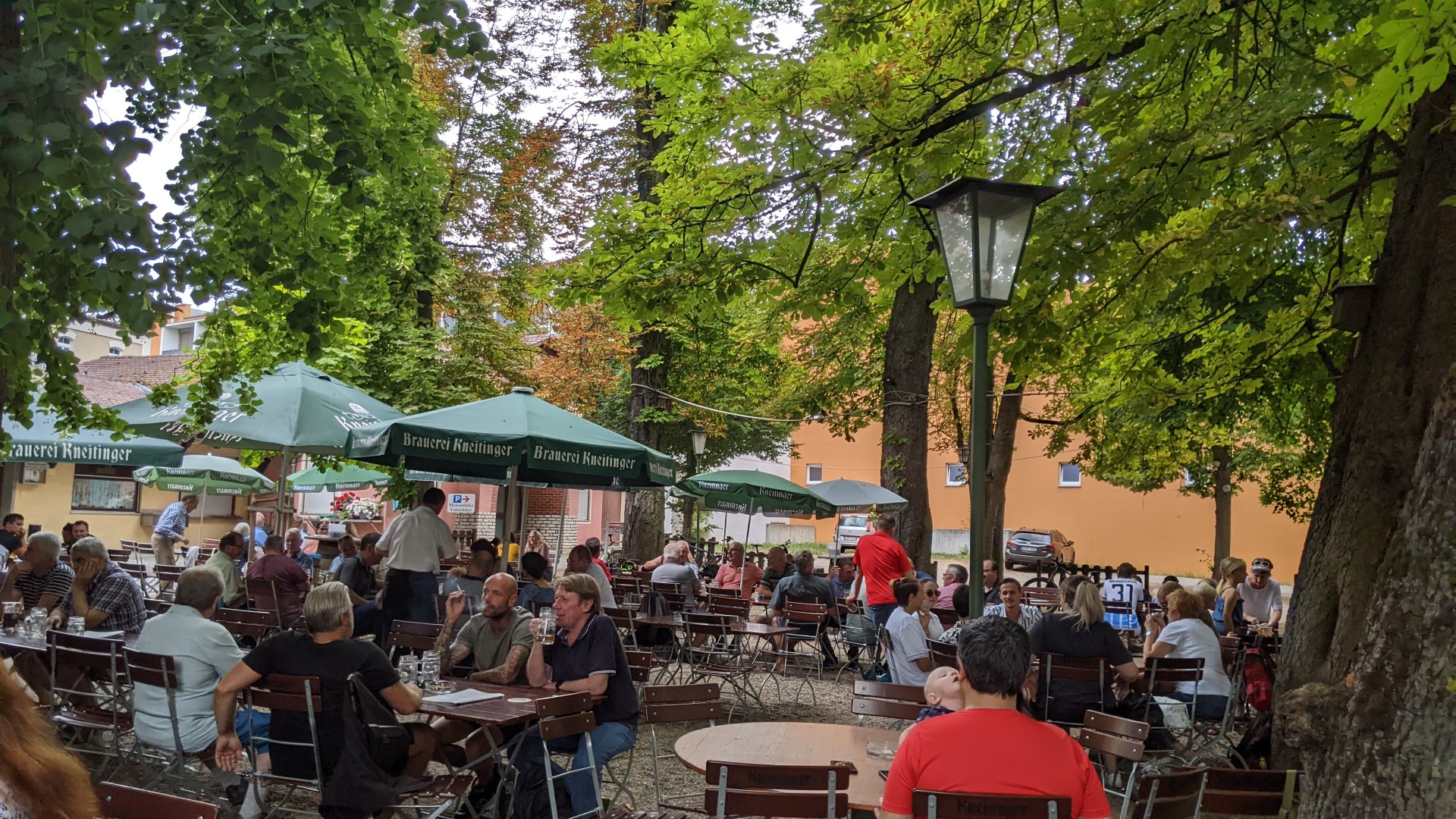 how-much-to-tip-in-germany-and-other-german-restaurant-etiquette