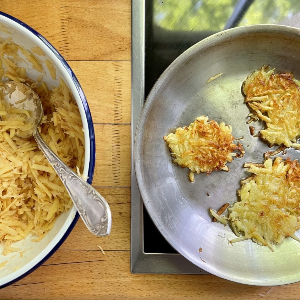 The Best German Potato Pancakes Recipe (Reibekuchen/ Kartofelpuffer ...